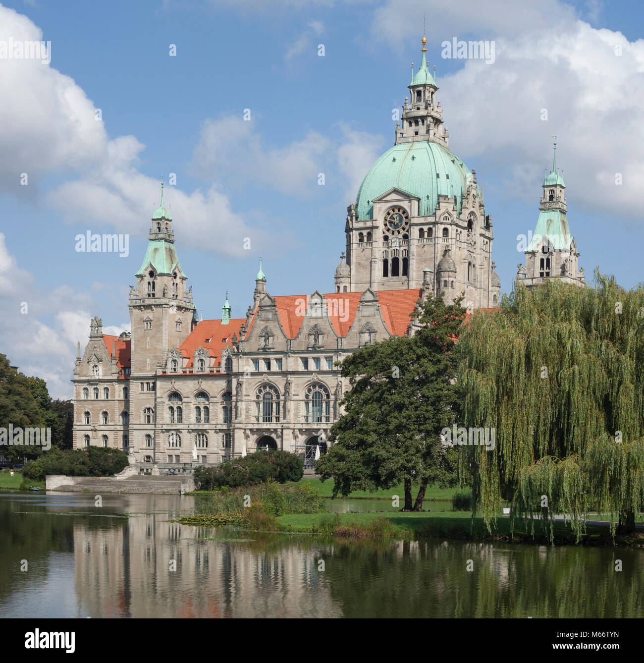 New town hall in Maschpark am Maschteich, Hanover, Lower Saxony ...