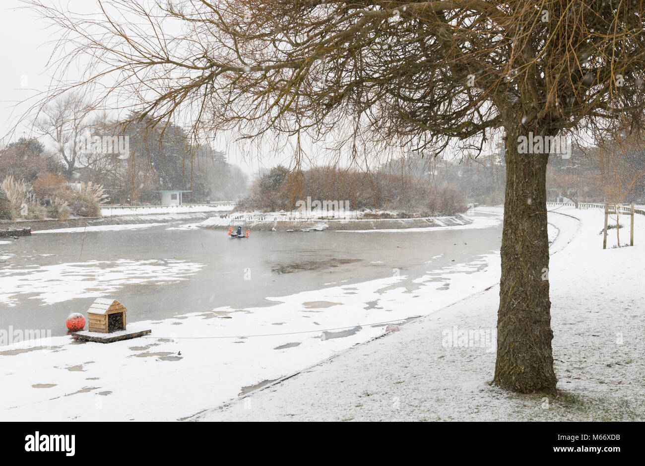 Water frozen over hi-res stock photography and images - Alamy
