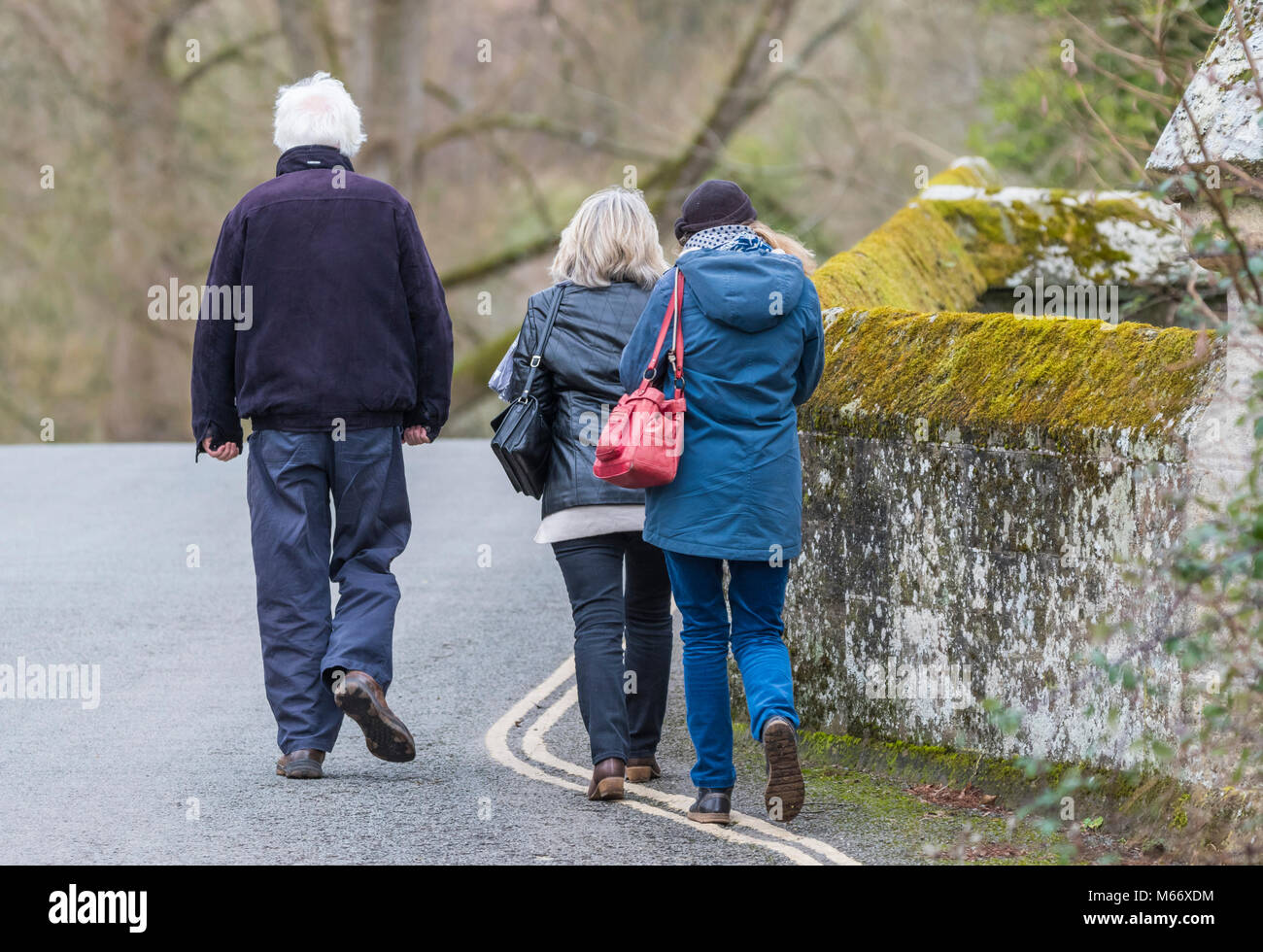 People crossing bridge hi-res stock photography and images - Alamy