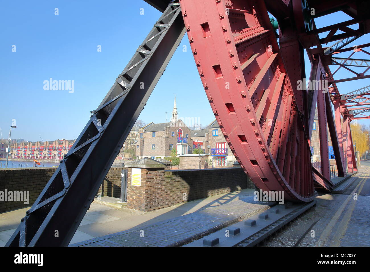 Bascule bridge shadwell basin london hi-res stock photography and ...