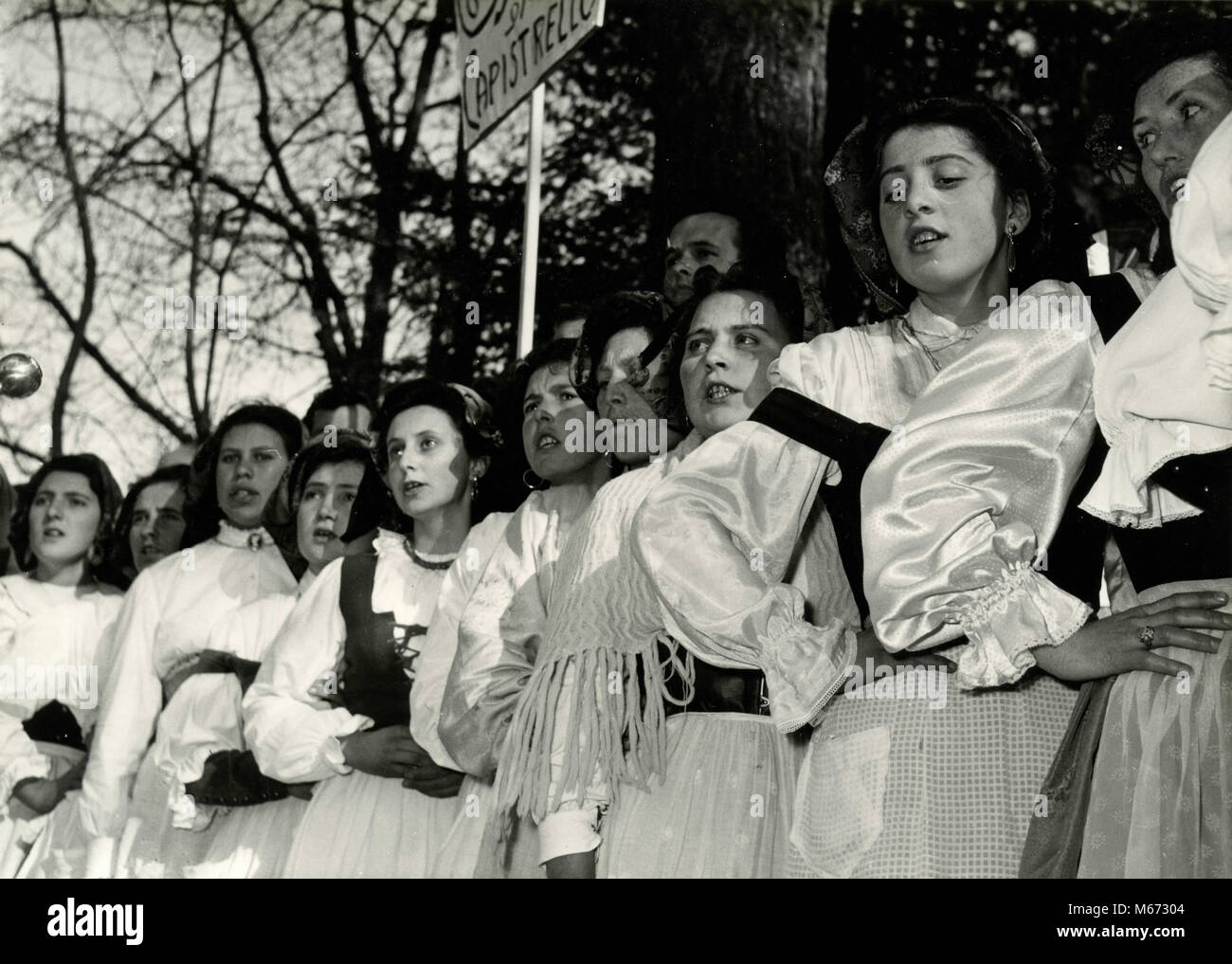 Women wearing costume of Abruzzo, Capistello, Italy 1950s Stock Photo ...