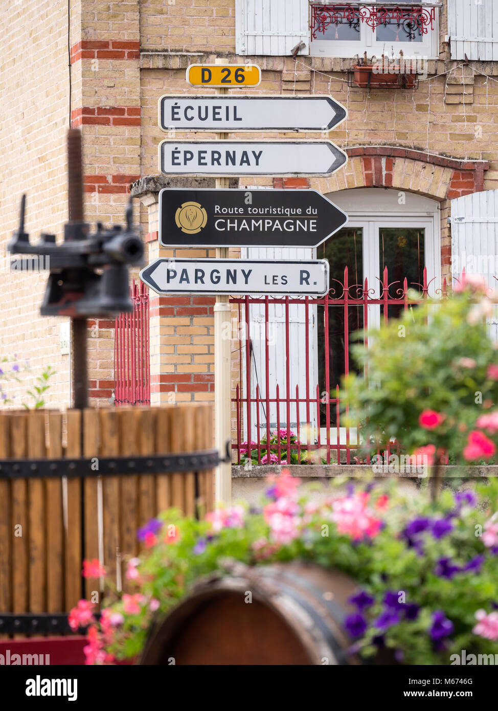French road directional road sign hi-res stock photography and images ...