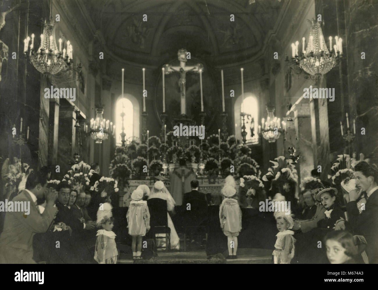 Marriage in the Catholic church, Italy 1950 Stock Photo - Alamy