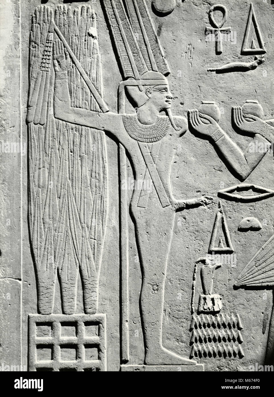 Ancient egyptian relief hi-res stock photography and images - Alamy