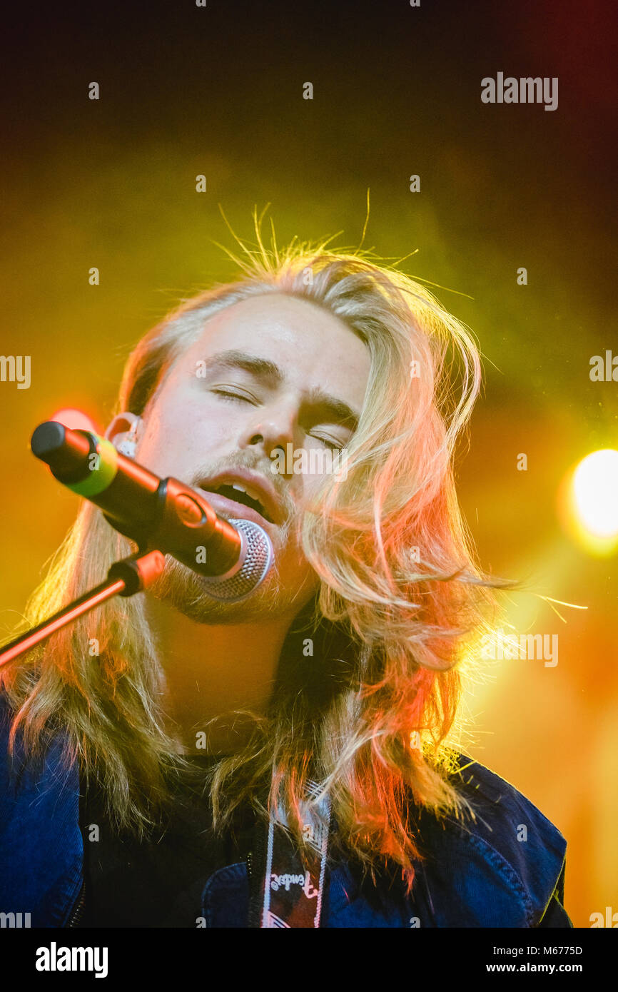 Juliander singer hi-res stock photography and images - Alamy