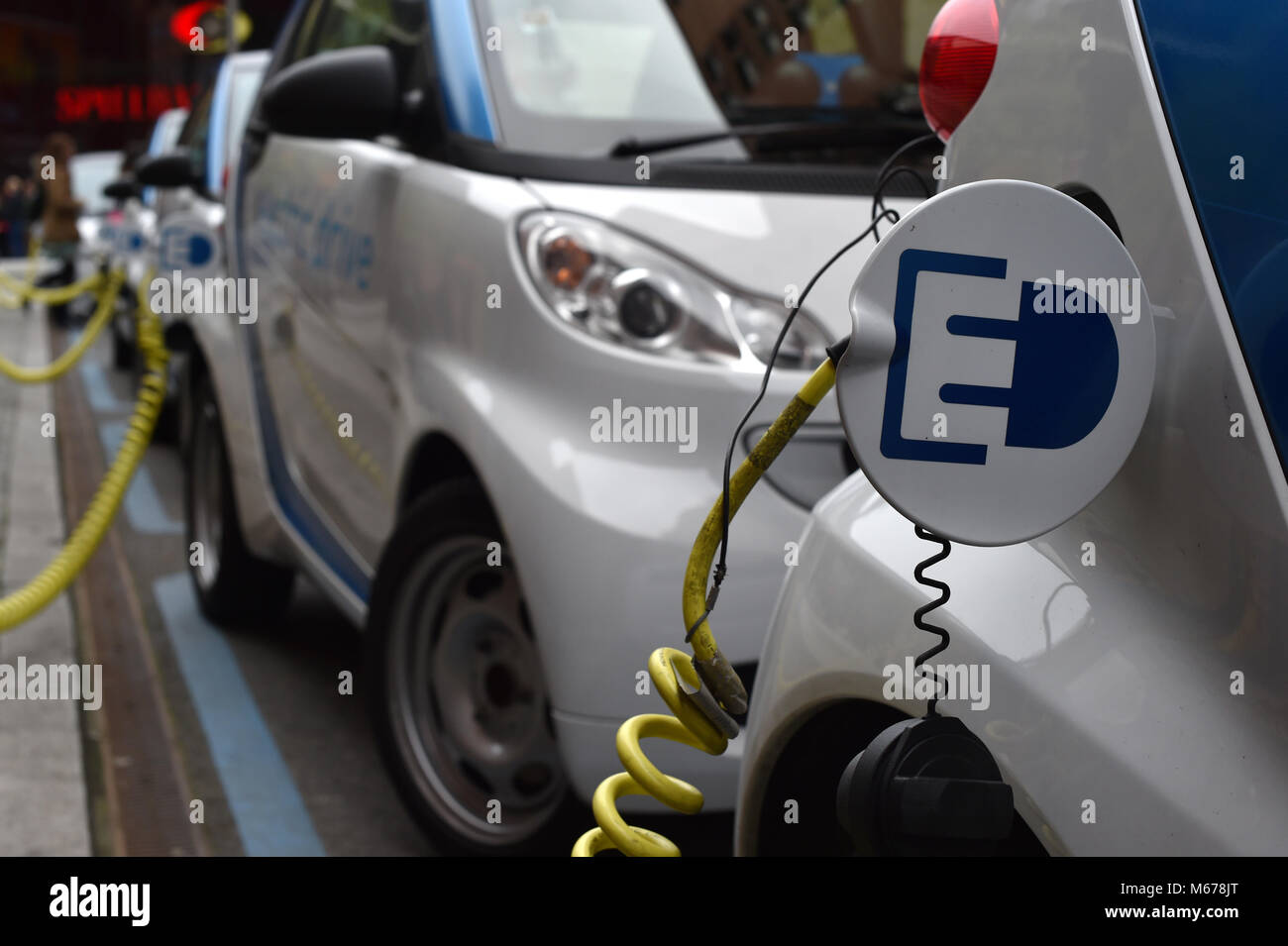 Smart fortwo electric drive hi-res stock photography and images - Alamy