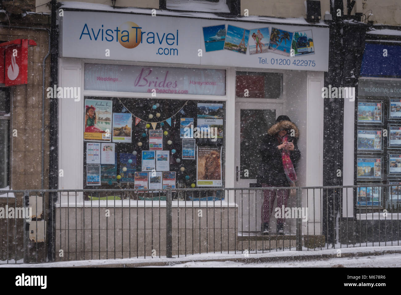 Clitheroe, Lancs. 1st Mar, 2018. UK Weather: Early morning snow brings ...