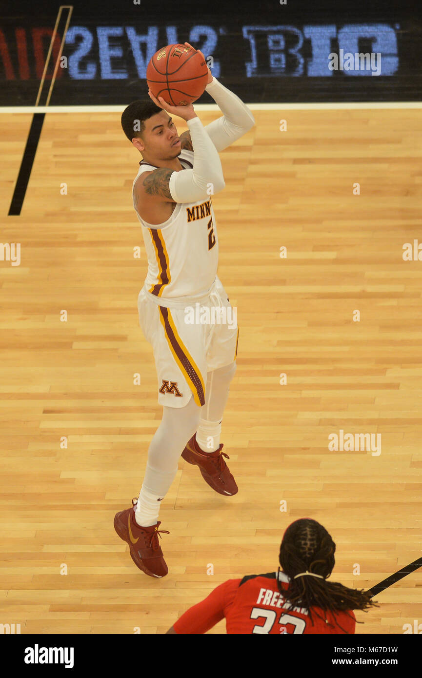 New York, New York, USA. 28th Feb, 2018. NATE MASON (2) attempts a ...