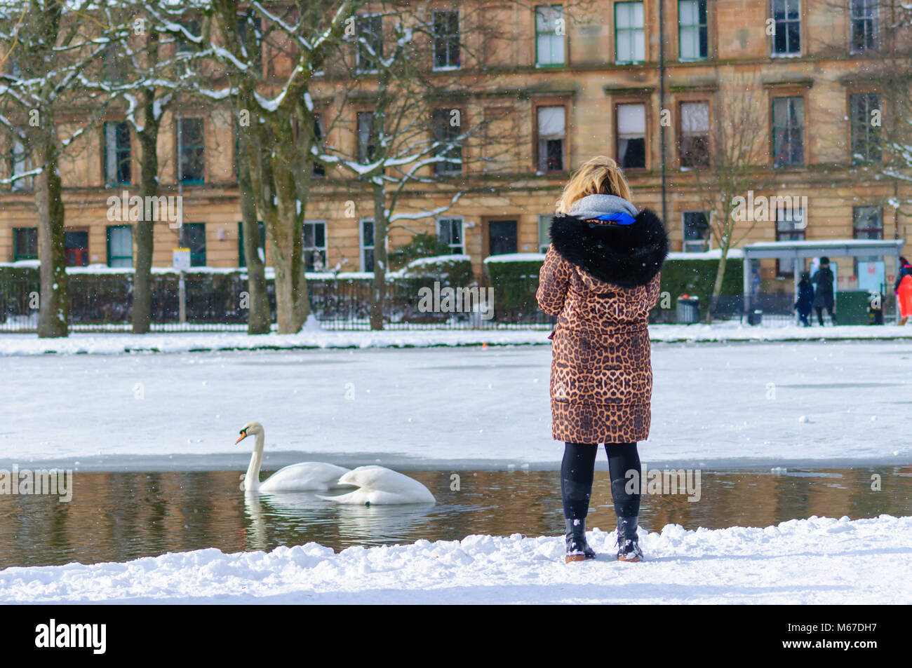Glasgow, Scotland, UK. 1st March, 2018. UK Weather: Girl dressed in ...
