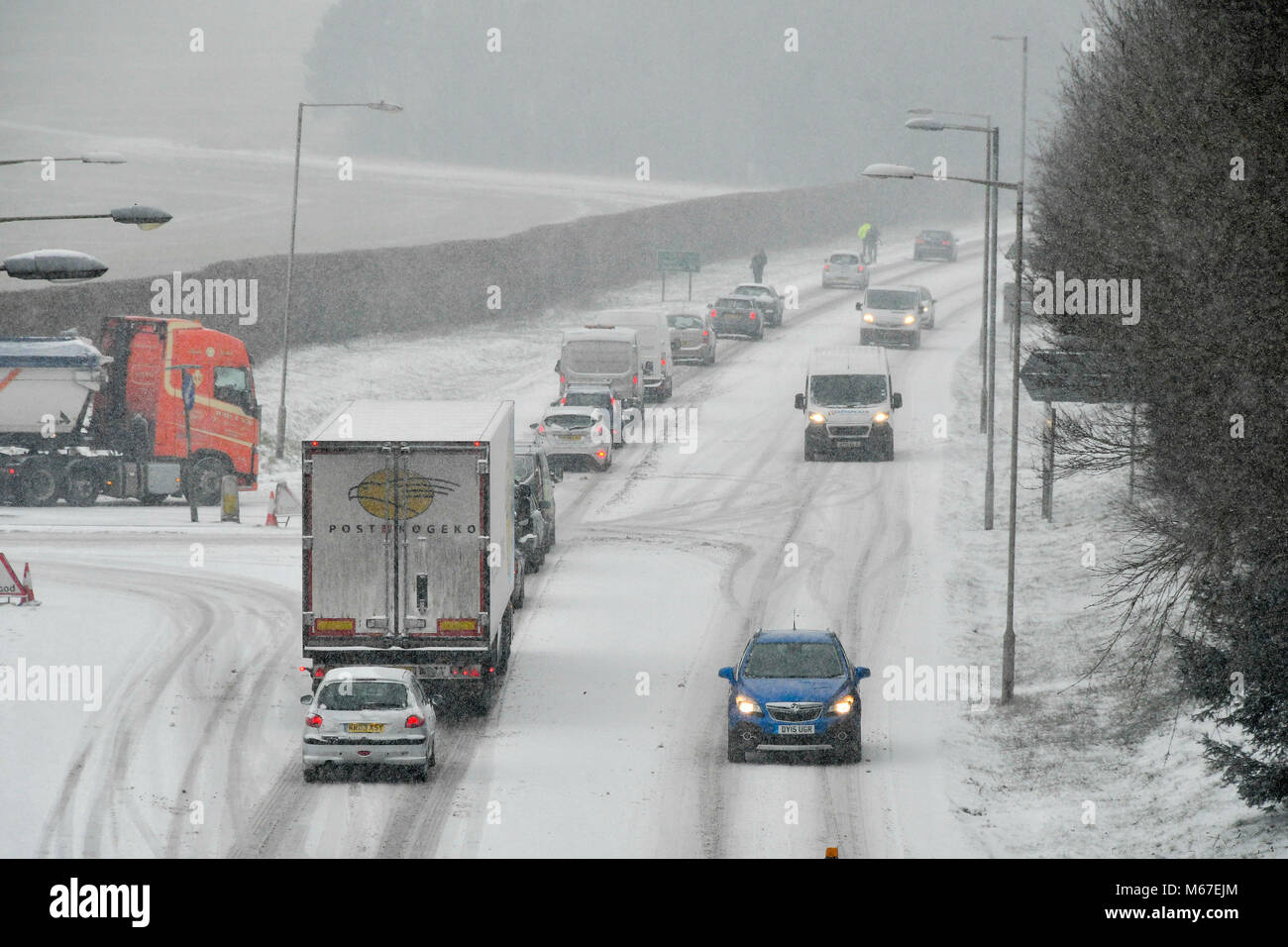 Dorchester, Dorset, UK. 1st Mar, 2018. UK Weather. Cars on queing on ...