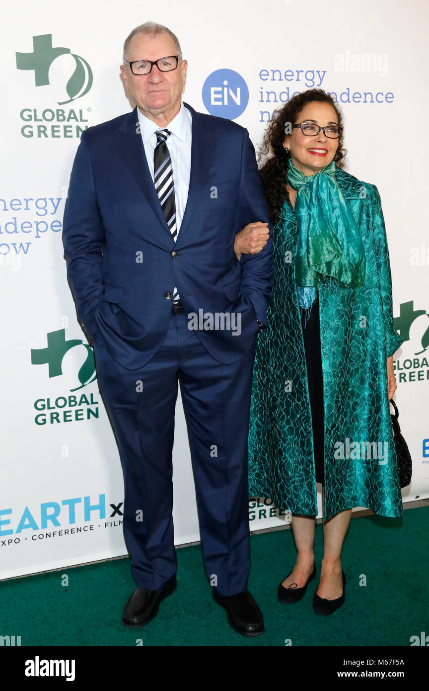 Ed oneill and wife hi-res stock photography and images - Alamy