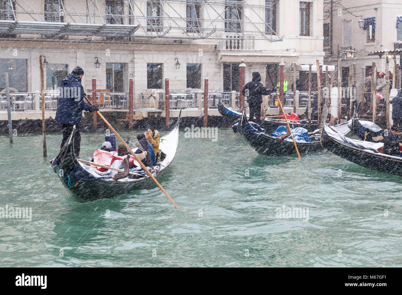 Venice march gondolas tourists hi-res stock photography and images - Alamy