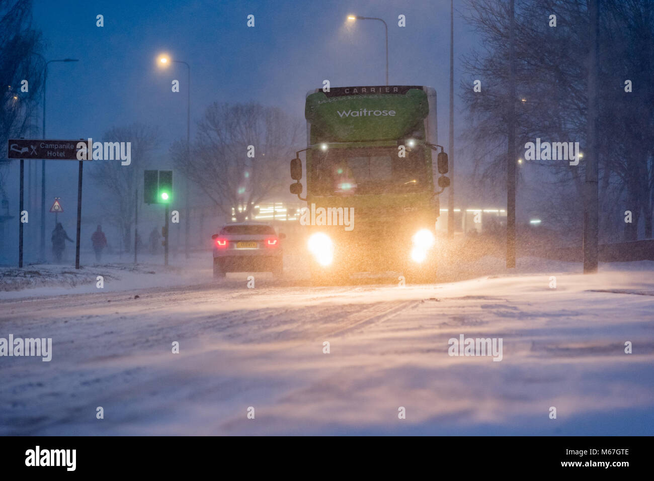 Cardiff, Wales, UK. 1st March 2018. Heavy snowfall in Cardiff heralds ...