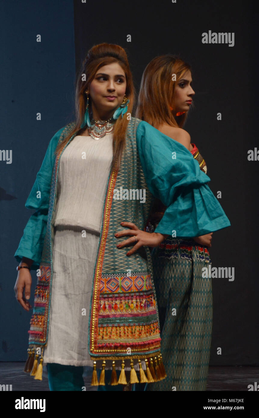 Lahore, Pakistan. 01st Mar, 2018. Pakistani and Chinese models perform ...