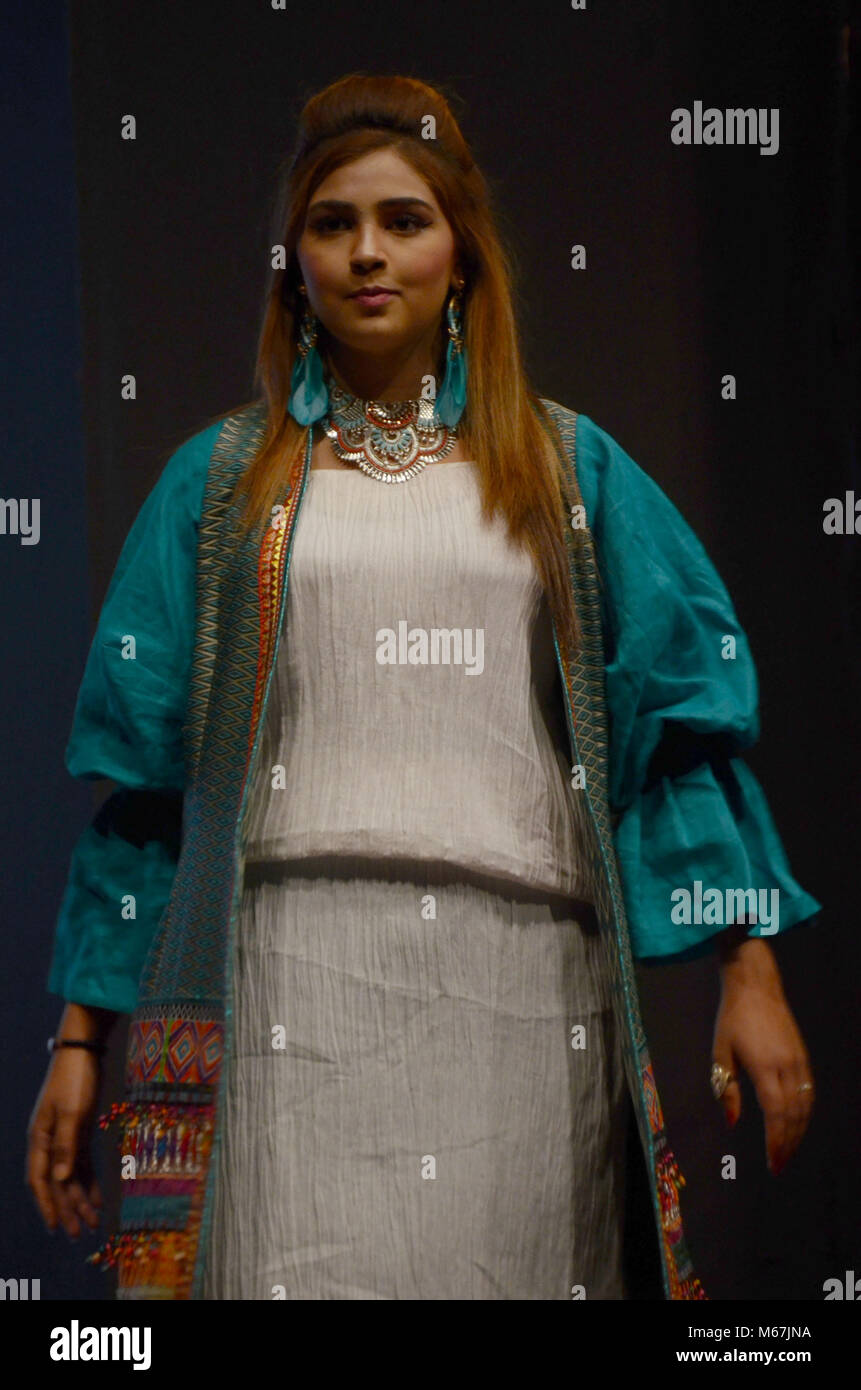 Lahore, Pakistan. 01st Mar, 2018. Pakistani and Chinese models perform ...