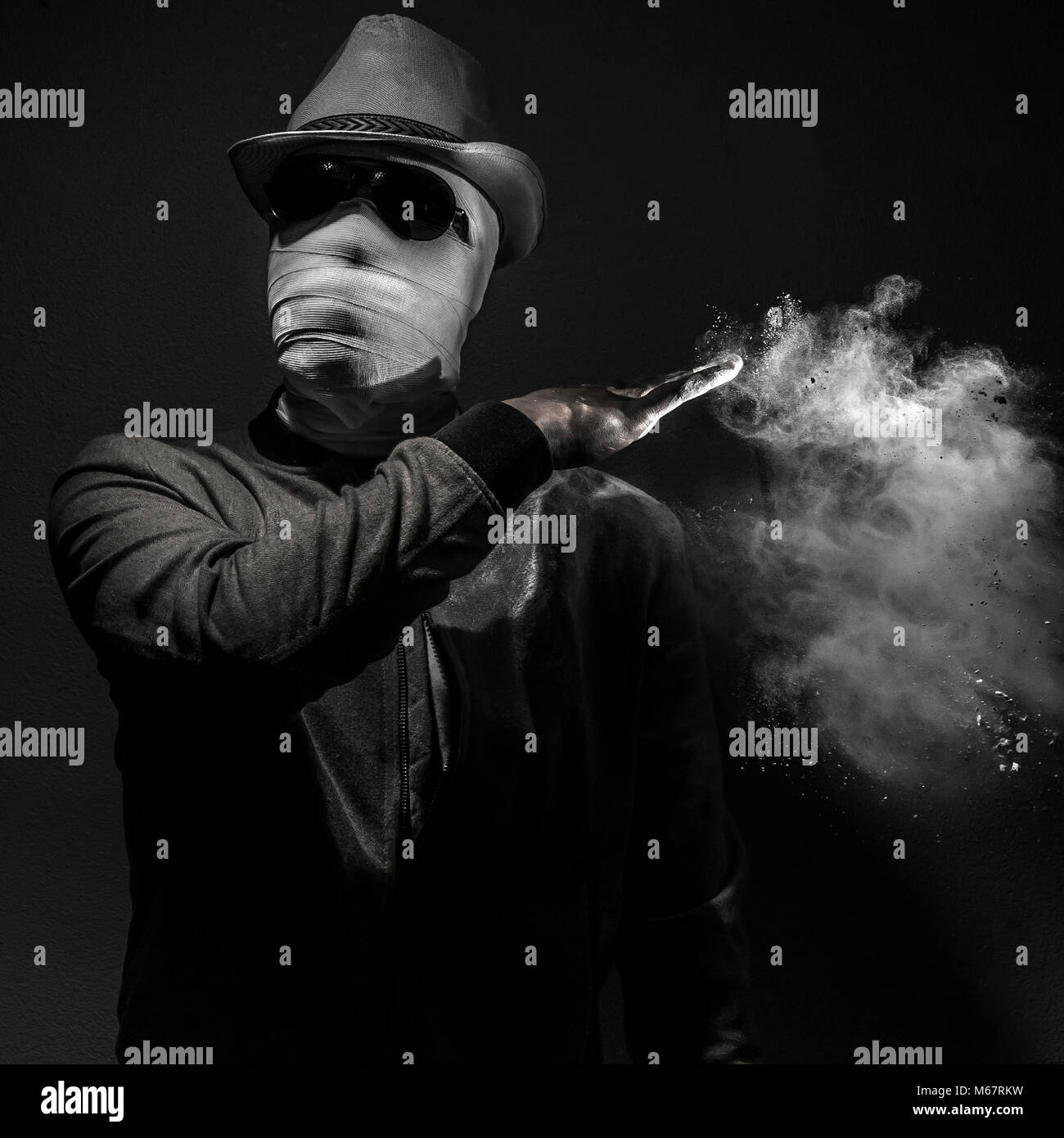 Give shoulder hi-res stock photography and images - Alamy