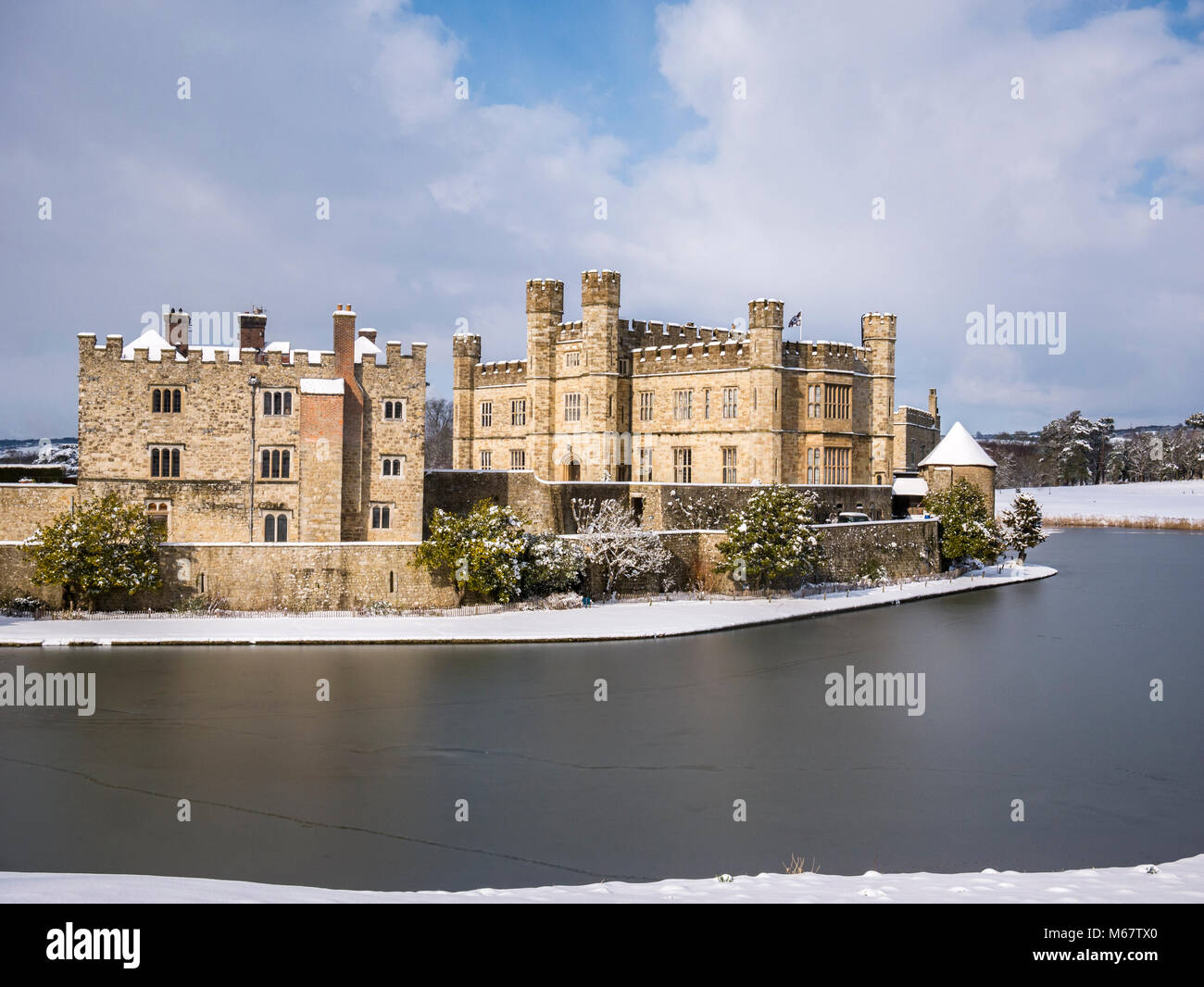 Winter scenes at Leeds Castle, Kent, UK as 'the beast from the east ...