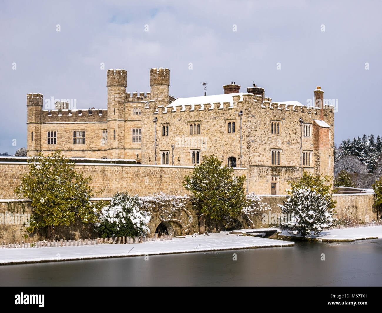 Winter scenes at Leeds Castle, Kent, UK as 'the beast from the east ...