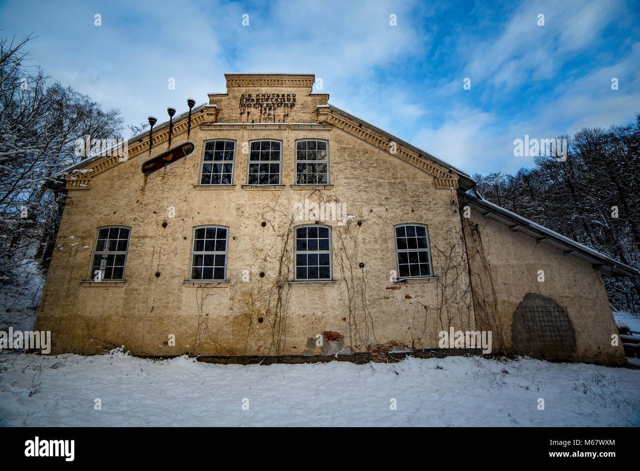 old brick building and snow on the ground Stock Photo - Alamy