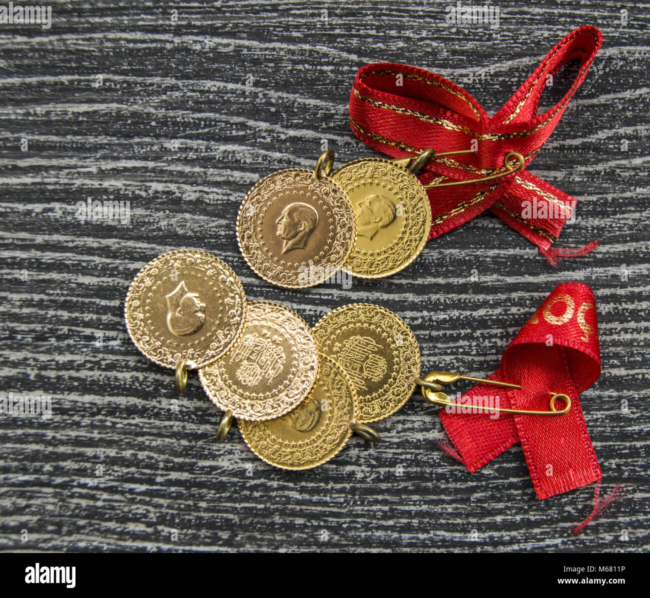 Gold prices, turkey state quarter gold paintings, gold jewelry Stock ...