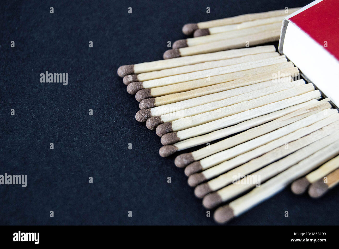 properly arranged matchsticks and matchbox pictures Stock Photo - Alamy