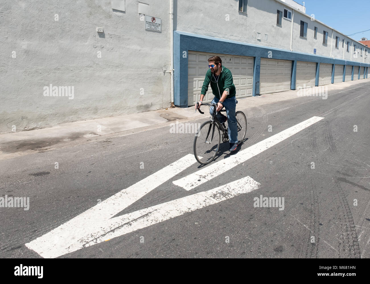 Unidentified man riding his bike in Venice Beach, CA Stock Photo - Alamy