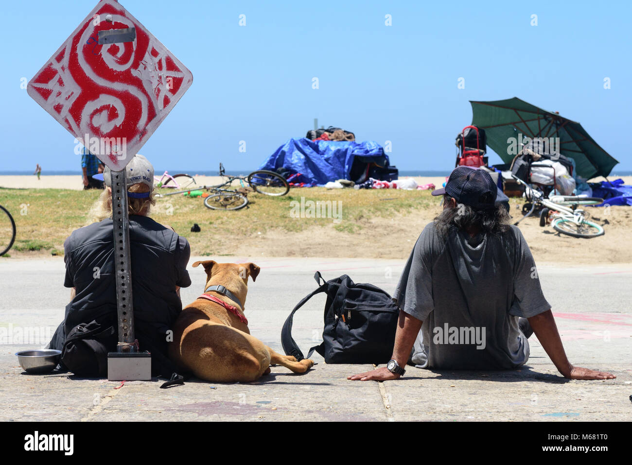 Los angeles beach homeless hi-res stock photography and images - Alamy