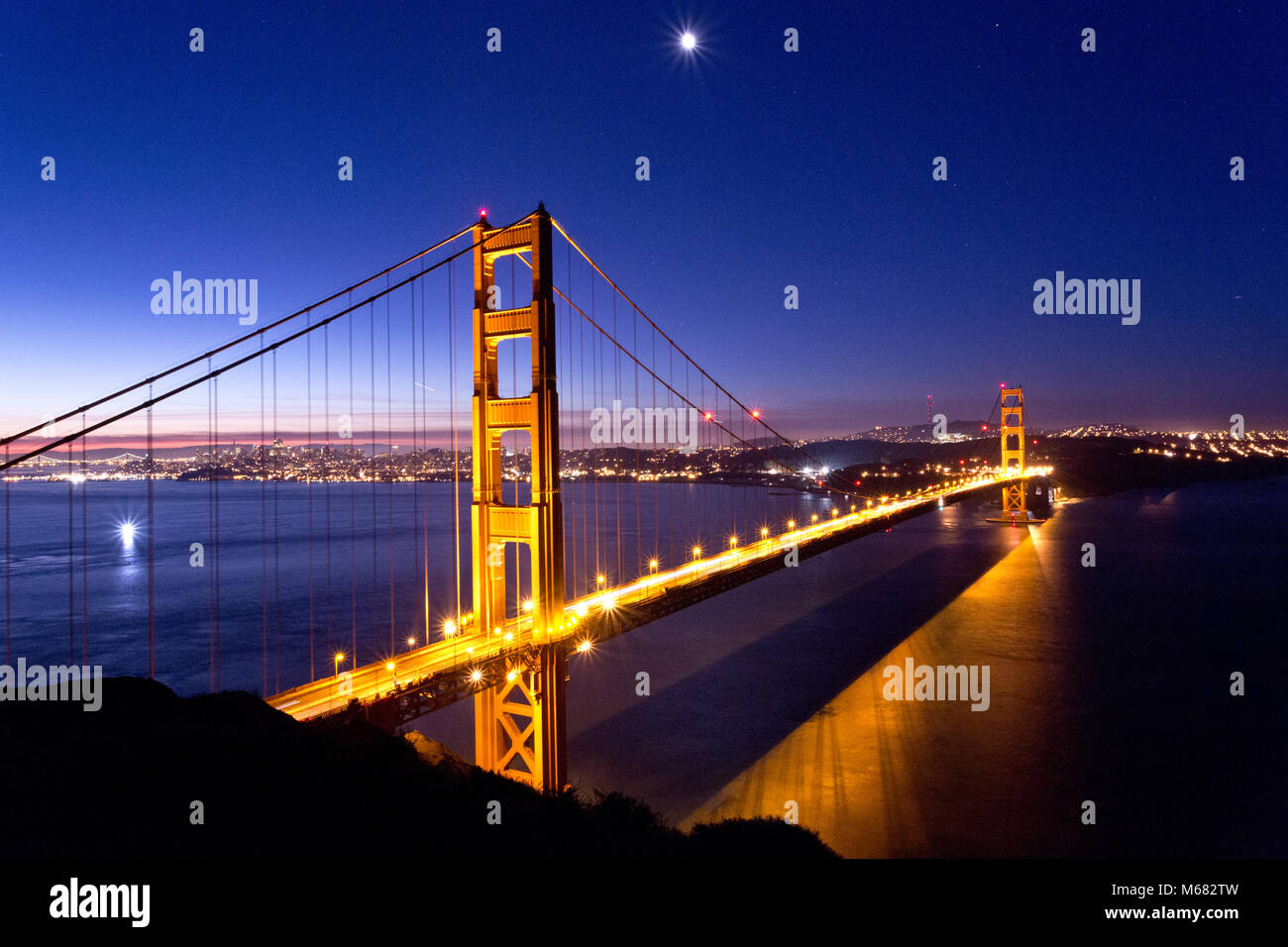 Moon gate bridge hi-res stock photography and images - Alamy