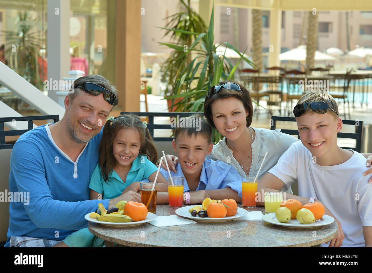 family having breakfast together Stock Photo - Alamy