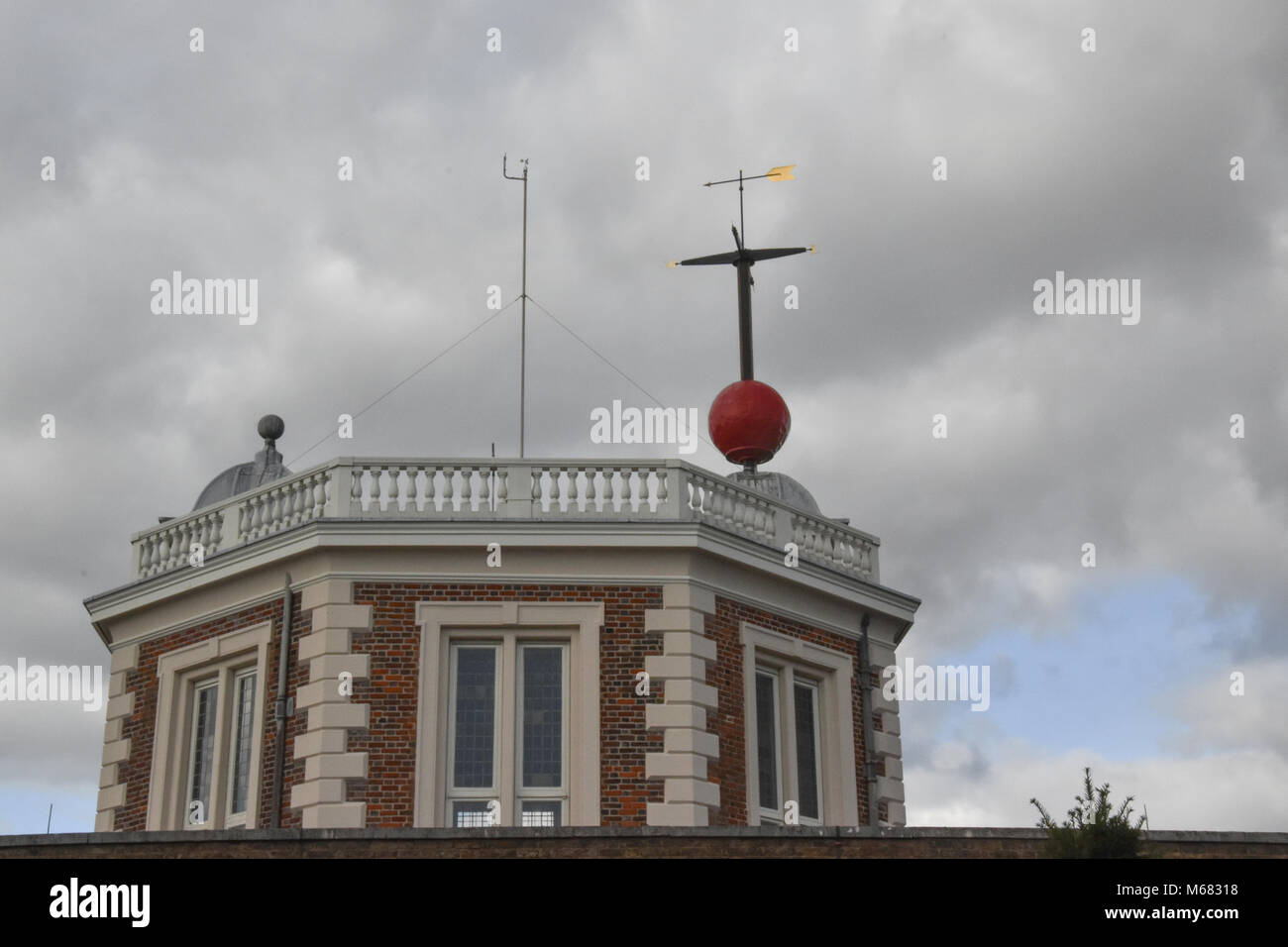 Time Ball on top of the Royal Observatory, Greenwich, England Stock ...