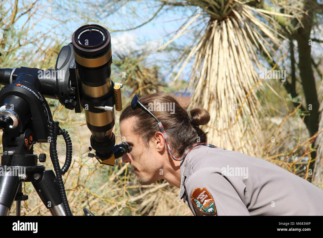 Ranger and Telescope. Night Sky Festival 2015 Stock Photo - Alamy