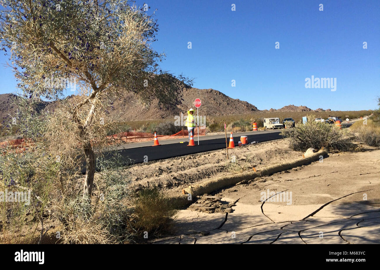 Pinto basin road hi-res stock photography and images - Alamy
