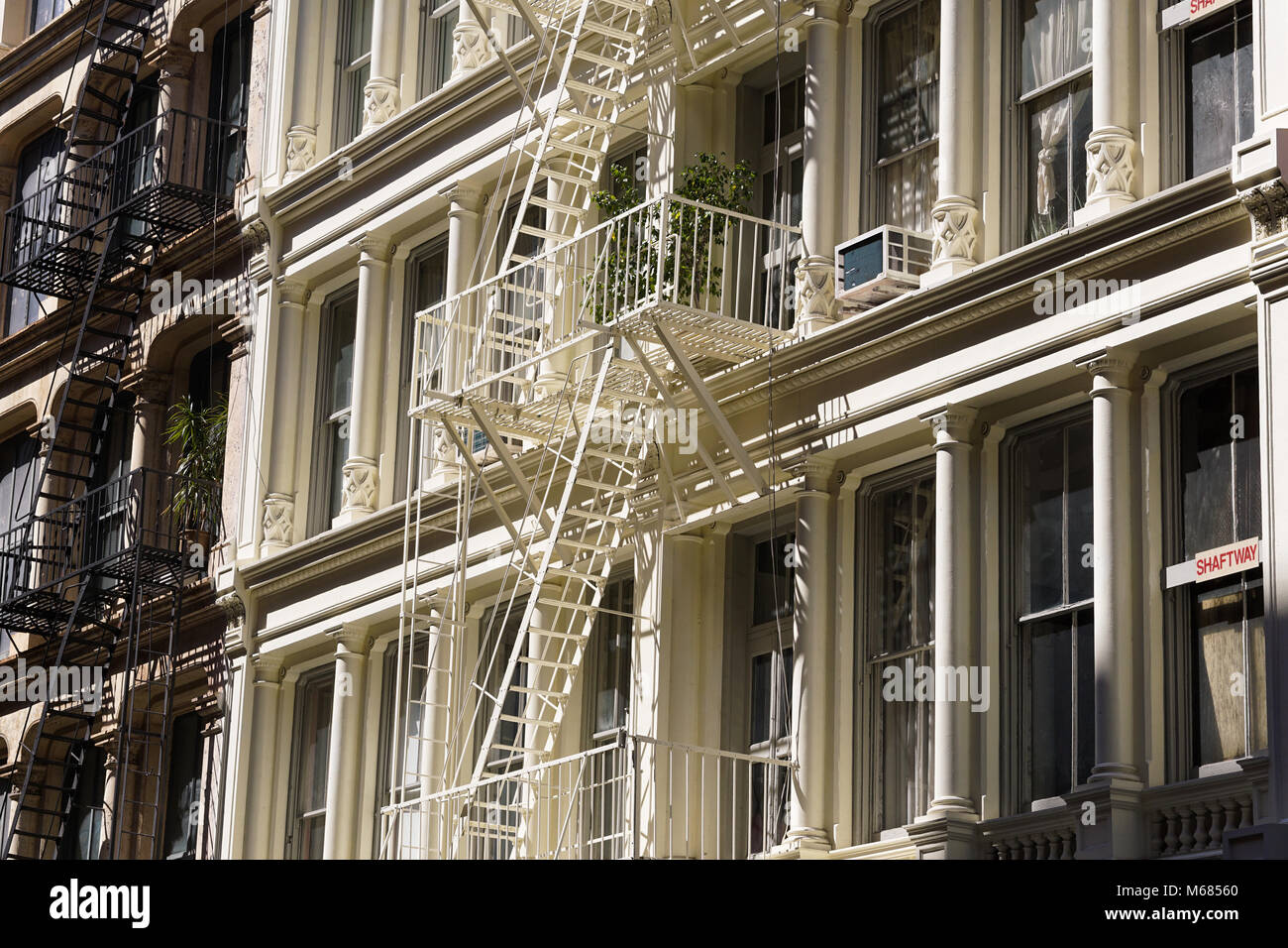 Cast iron facade hi-res stock photography and images - Alamy