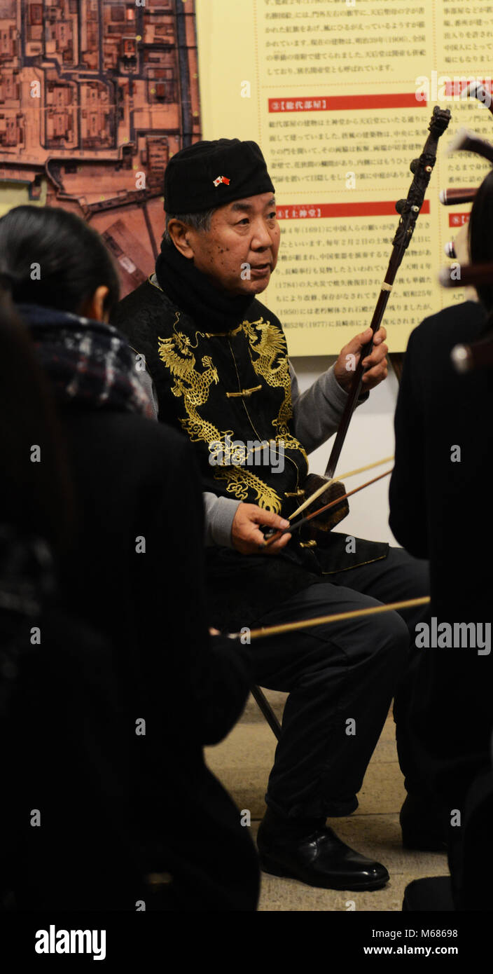 Erhu class in Nagasaki's chinatown Stock Photo - Alamy