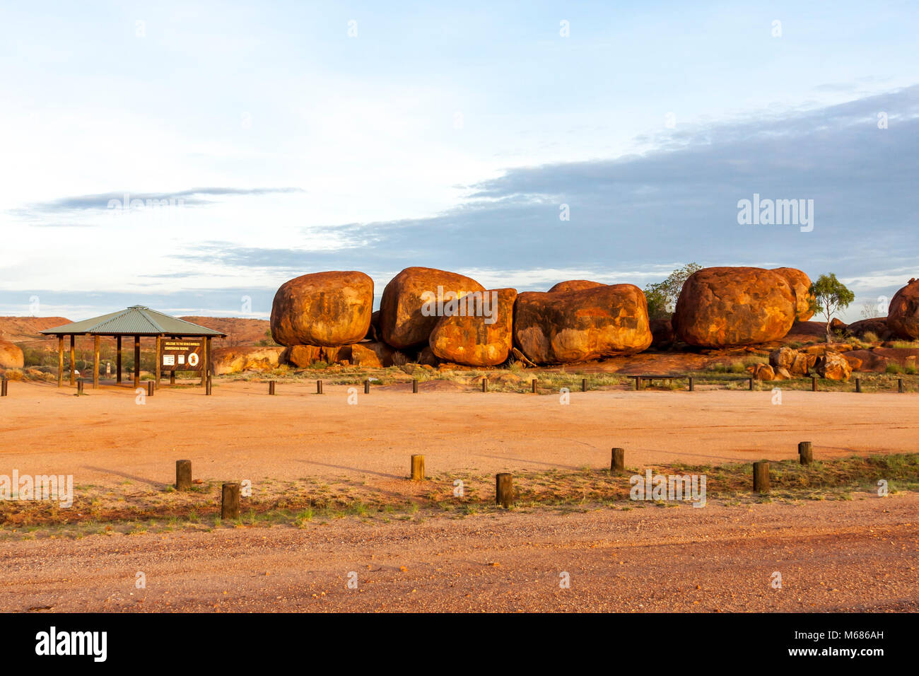 Place for camping in Devils Marbles (Karlu Karlu) Conservation Reserve ...