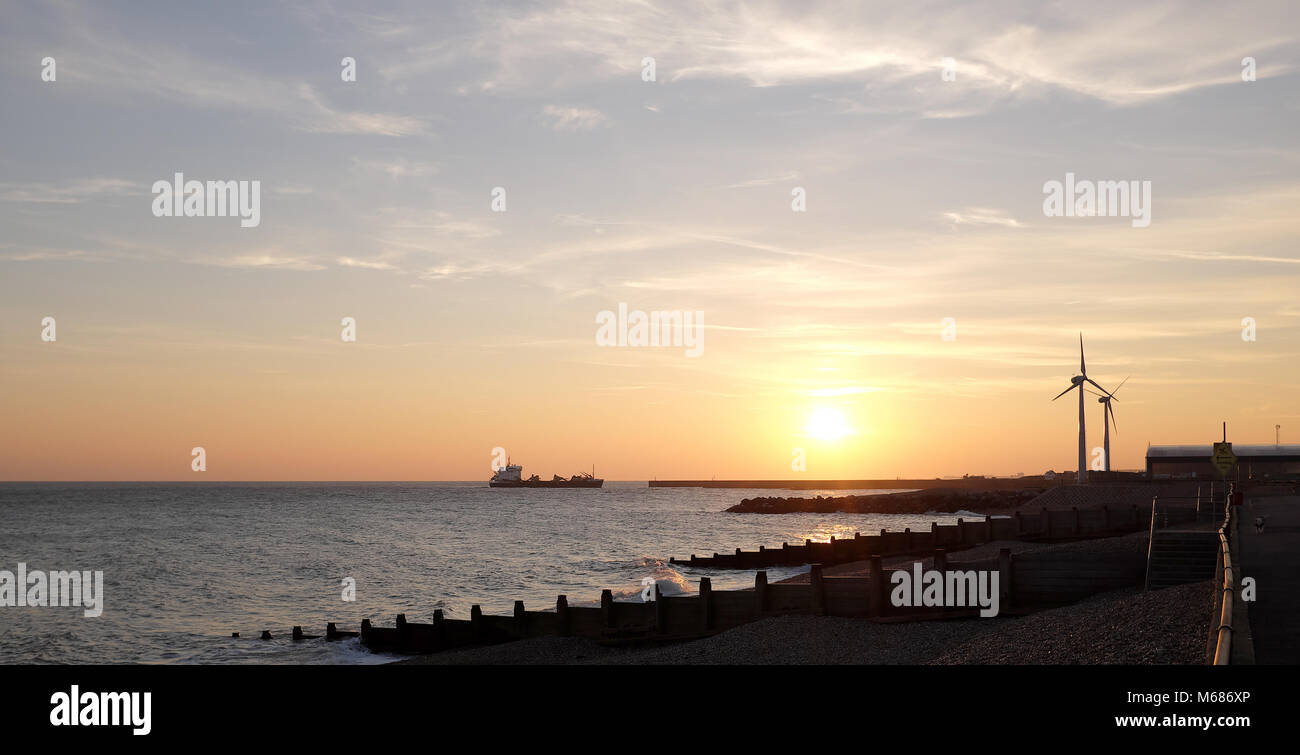 Shoreham Port, West Sussex, England. The hopper dredger 'Sand Heron ...