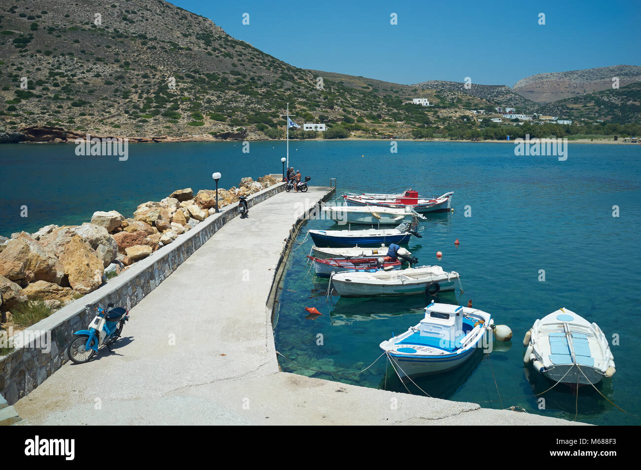 The harbour at Voulgari, Syros (aka Siros or Syra), Cyclades, Greece ...