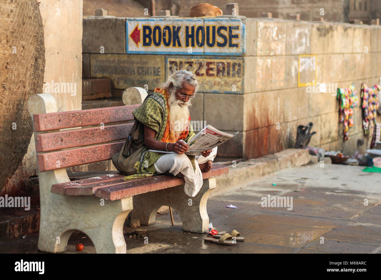 Indian street old man hi-res stock photography and images - Alamy