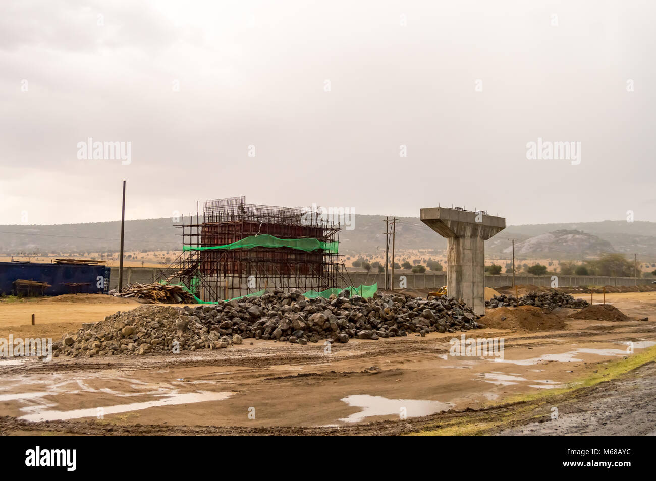 Reinforcement of a bridge pylon of the new road between Nairobi and ...