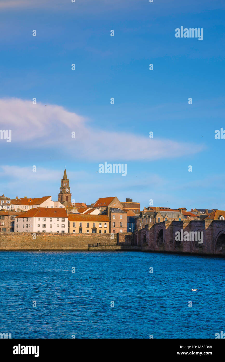 Berwick on tweed skyline hi-res stock photography and images - Alamy