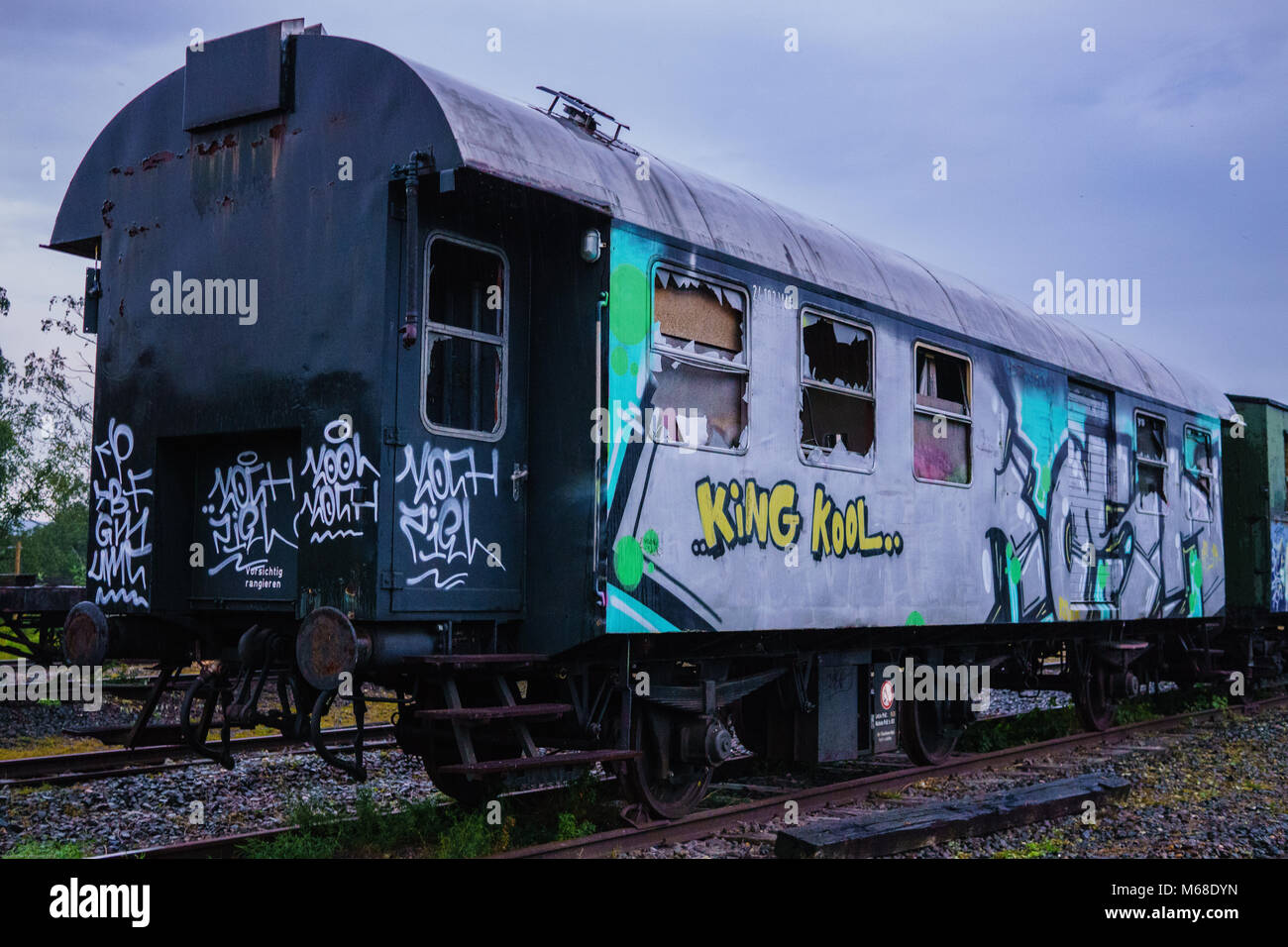 Railroad urban hi-res stock photography and images - Alamy
