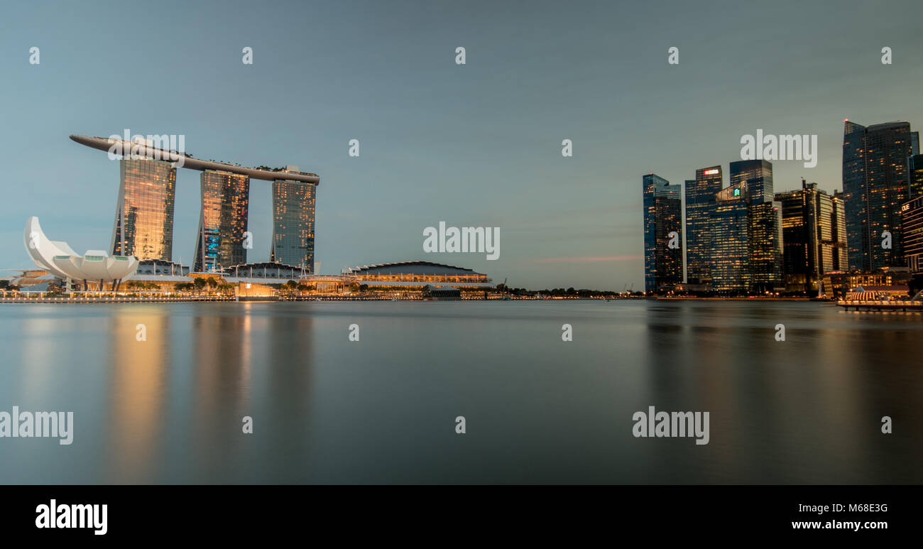 Night view from fullerton bay hi-res stock photography and images - Alamy