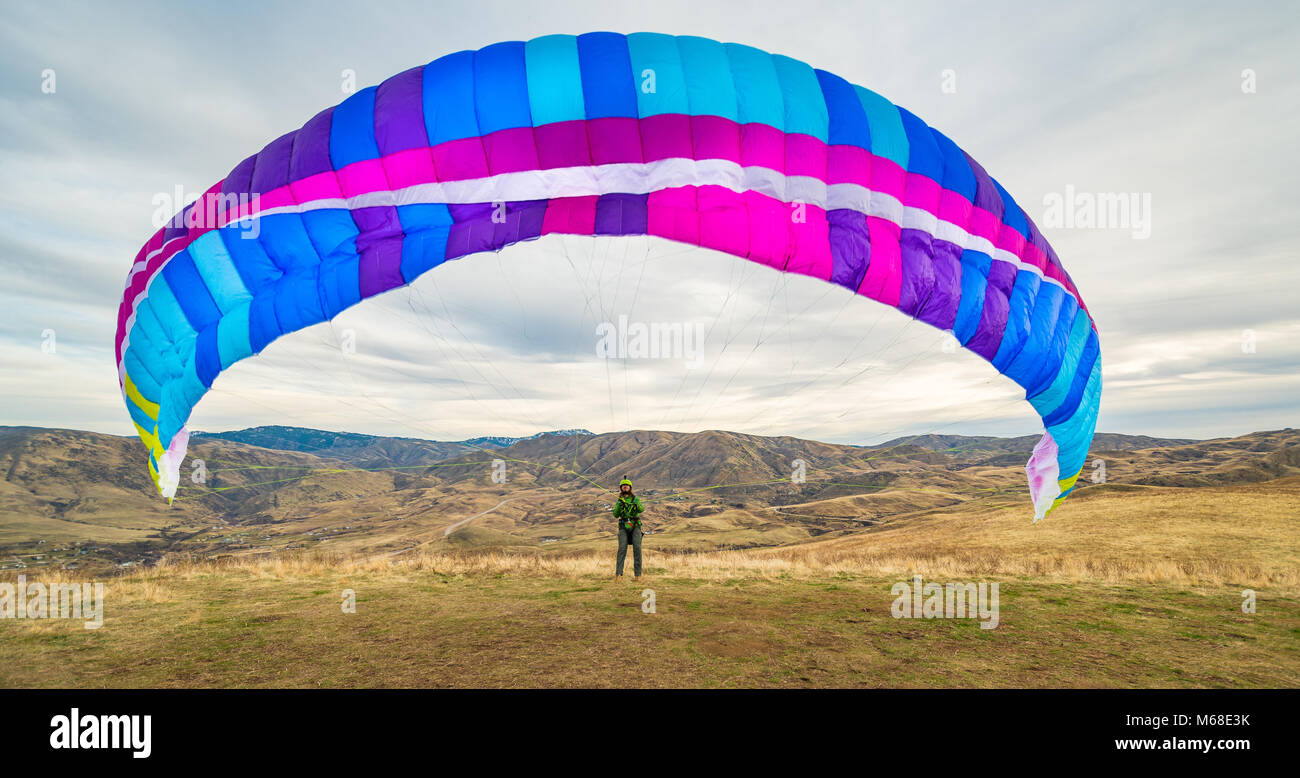 Launching paragliding hi-res stock photography and images - Alamy