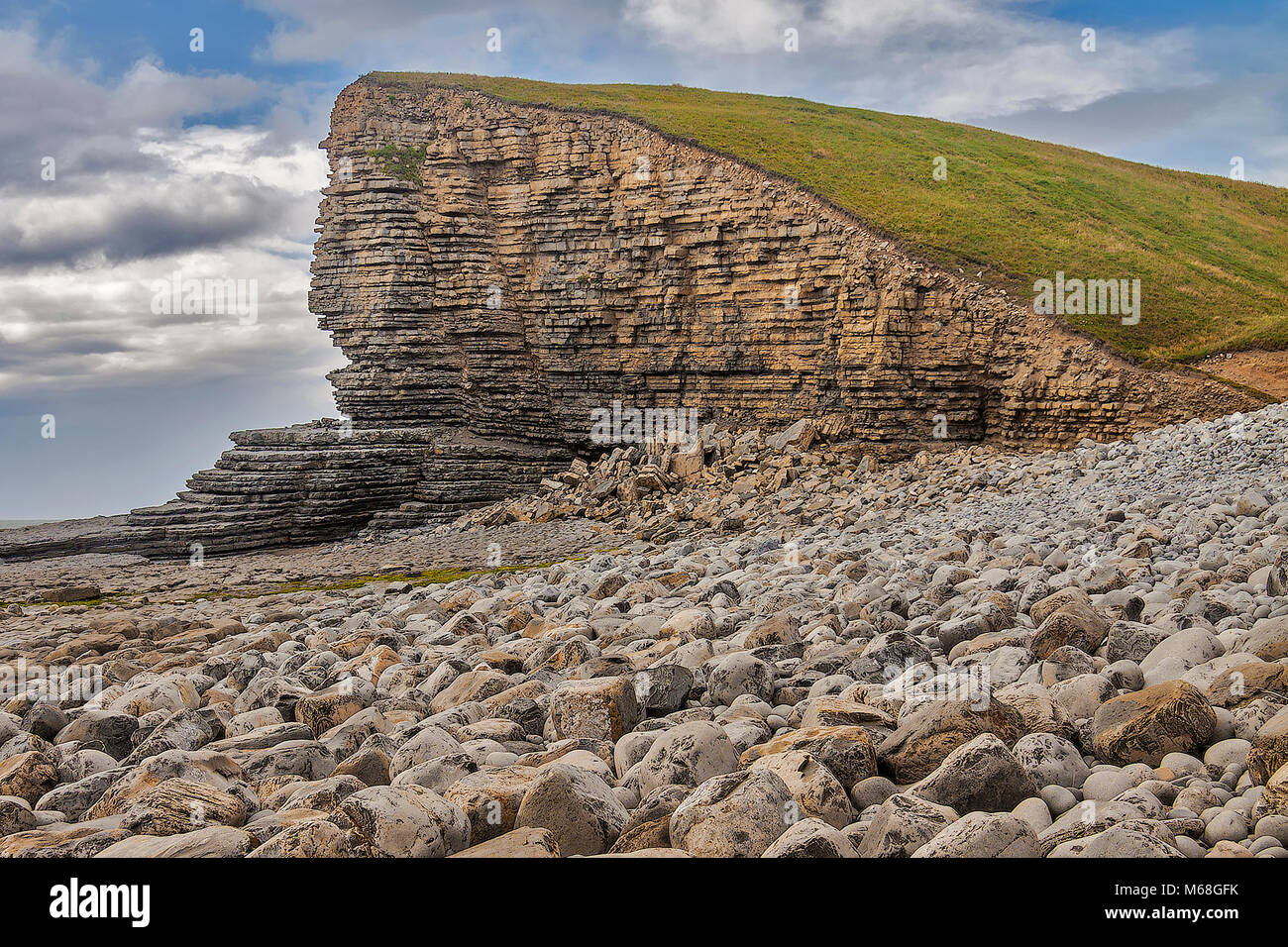 The Rocks and Stones Of Southerndown Beach Glamorgan UK Stock Photo - Alamy