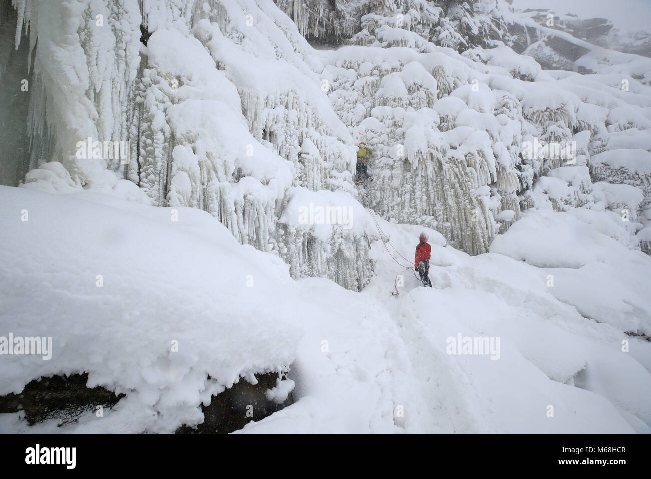 Ice climbers on the downfall at Kinder Downfall, High Peak in ...