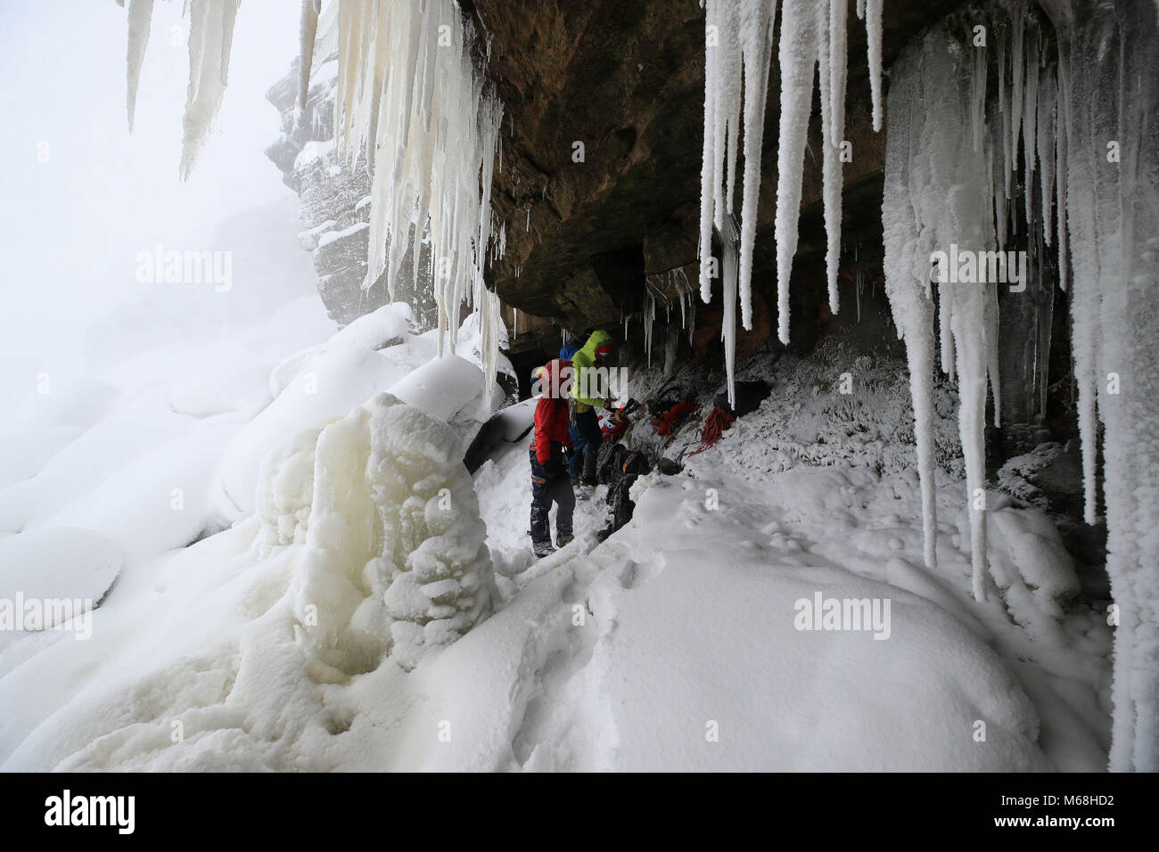 Ice climbers on the downfall at Kinder Downfall, High Peak in ...