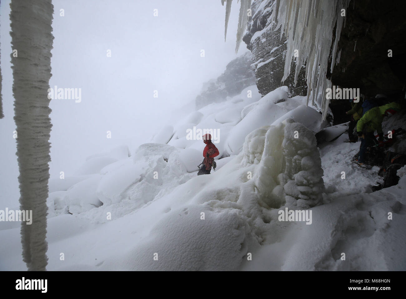 Ice climbers on the downfall at Kinder Downfall, High Peak in ...