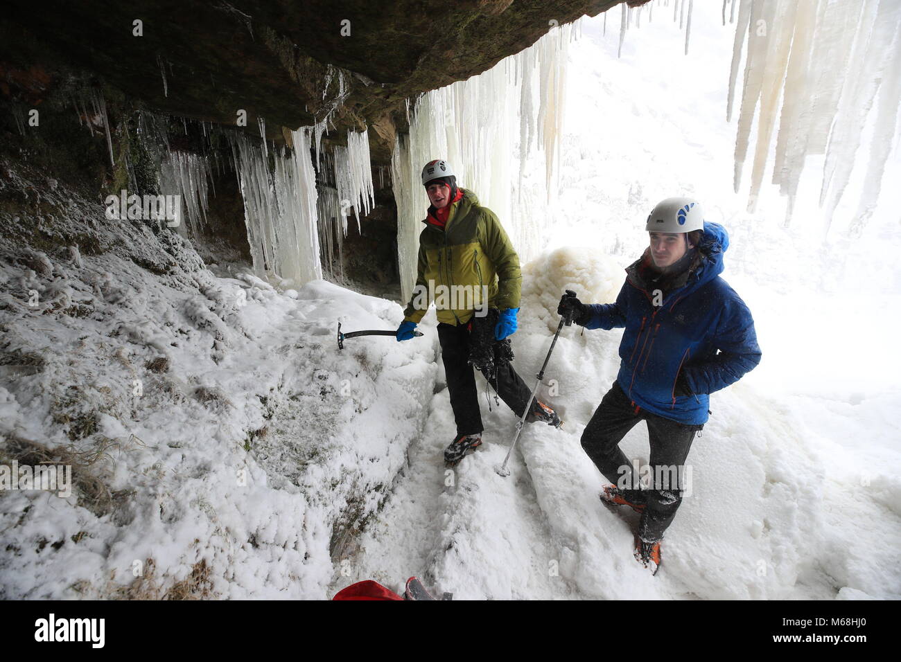 Ice climbers on the downfall at Kinder Downfall, High Peak in ...