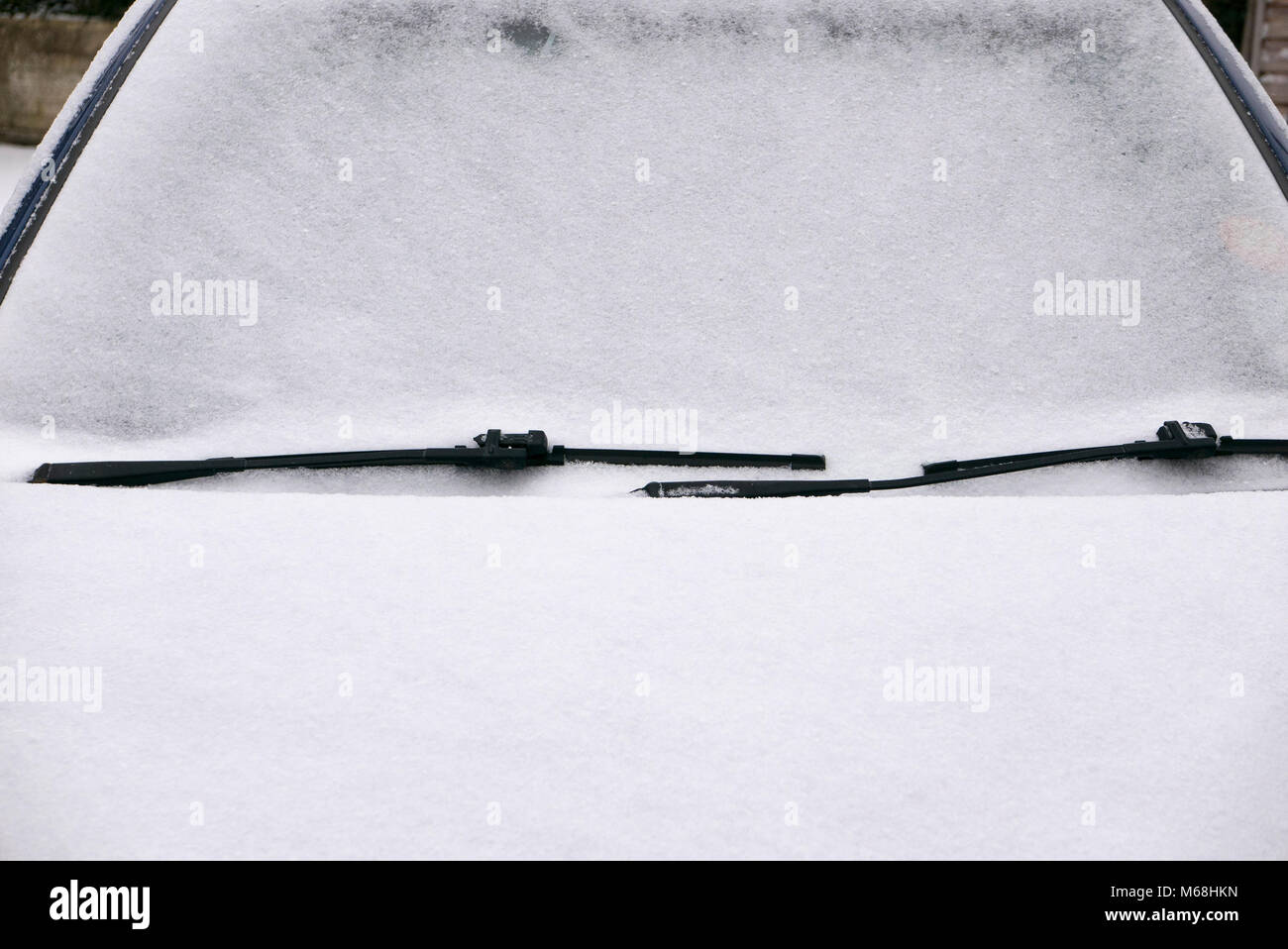 Car bonnet snow covered hi-res stock photography and images - Alamy