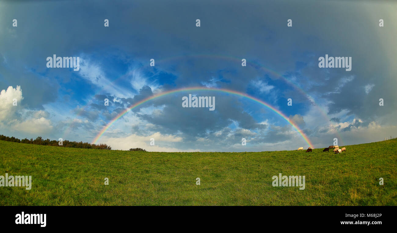 Regenbogen landschaft hi-res stock photography and images - Alamy